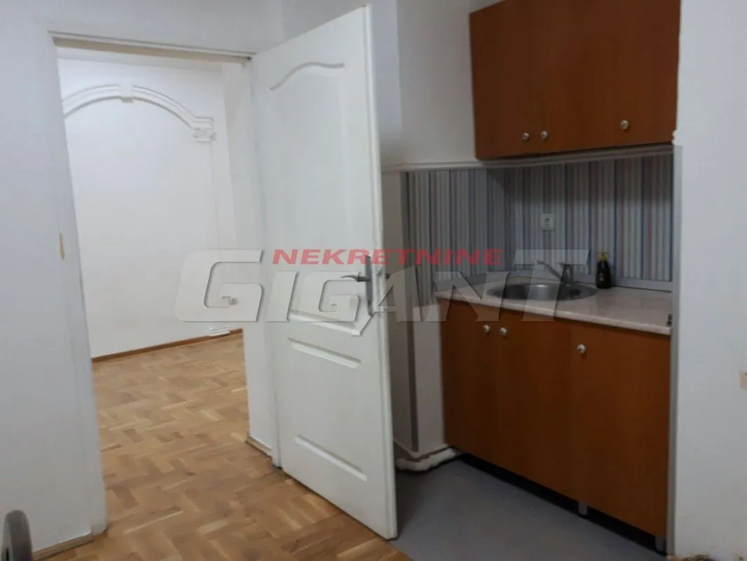 Izdavanje, poslovni prostor, 54m2, Stari Grad, Beograd