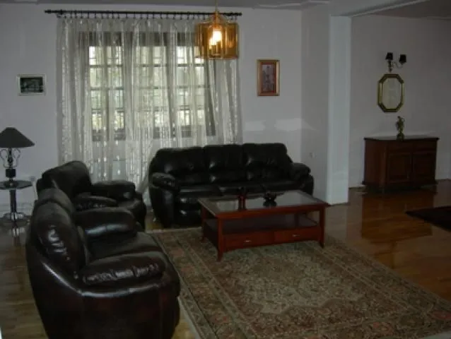 Izdavanje, kuća, 300m2, Dedinje, Beograd