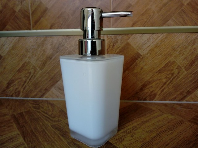 Dozer za tečni sapun