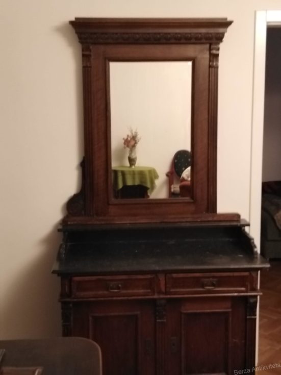 Toaletno ogledalo