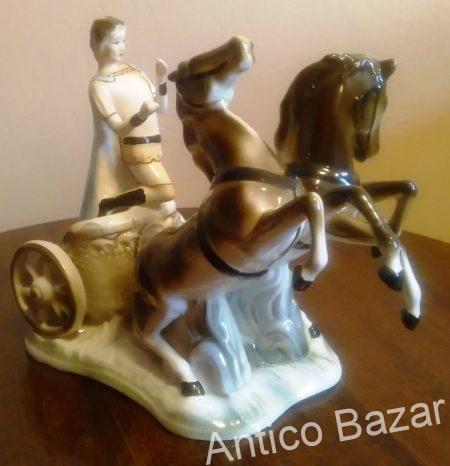 Porcelanska figura kočija sa ratnikom