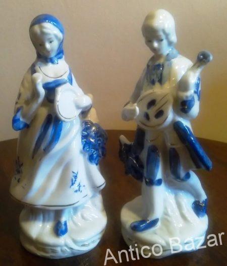 Par u plavom, dve porcelanske figure