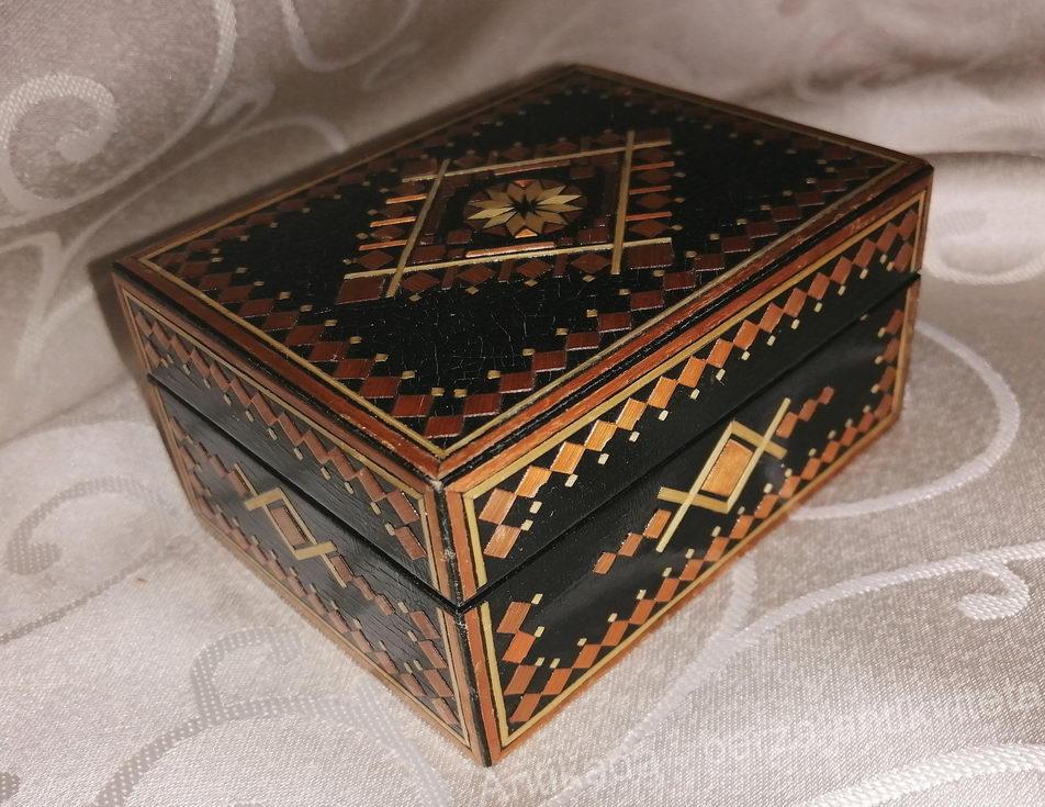 Vintage beloruska drvena rustična etno kutija