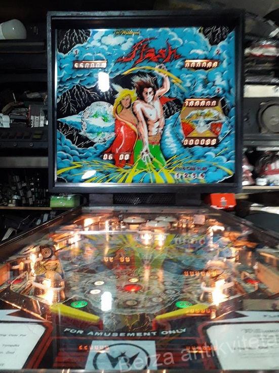 FLIPERI – Pinball Machine