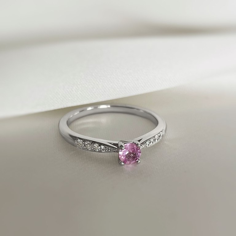 Verenički prsten od belog zlata sa pink safirom 0.17 ct i dijamantima 0.08 ct Vs-Gh
