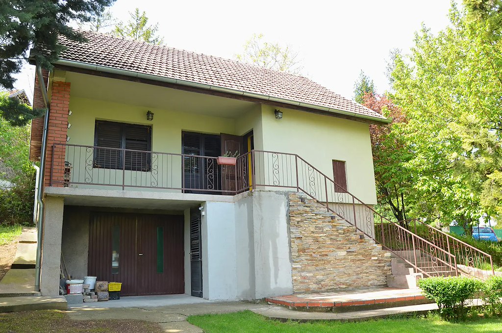 Kuća Fruška gora Rakovac 70+30m2, uknjižena, useljiva, veliki plac, prodaje VLASNIK bez posrednika