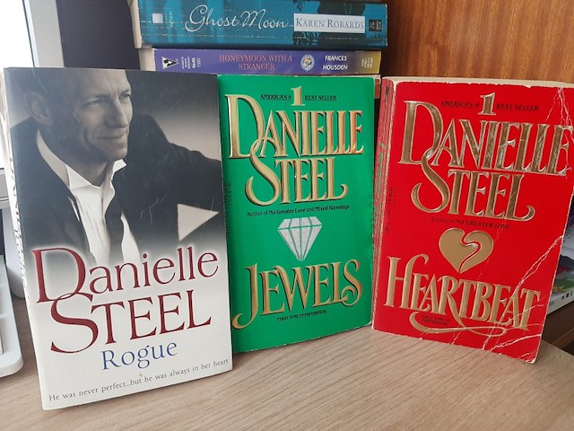 Danielle Steel - Heartbeat , Jewels , Rouge