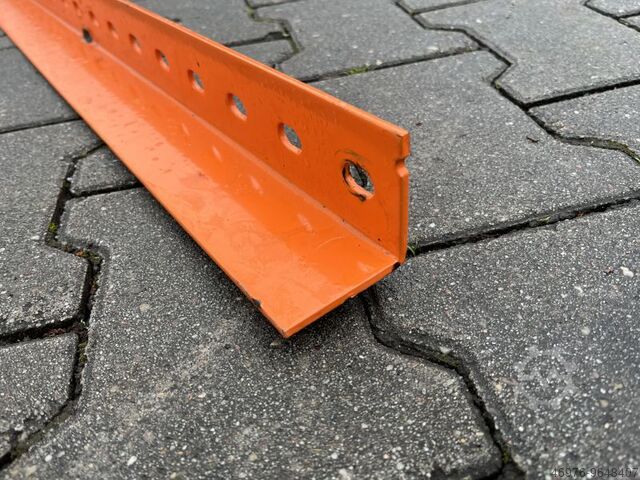 Čelični ugao L-ugaonog gvozdenog zraka
Gesamtlänge:8.100mm / L-Profil: 60x60mm Materialstärke: 4,00 mm / orange