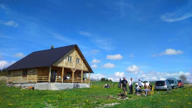 Apartmani, Akmaćići