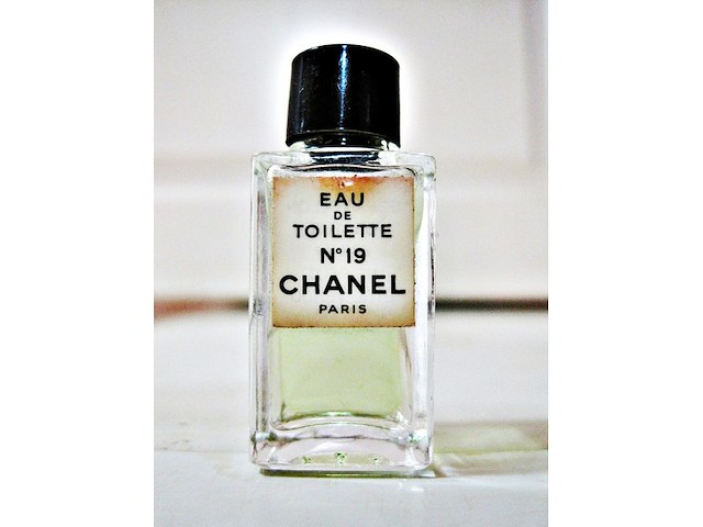 Chanel No 19