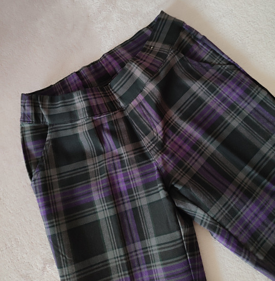 Potpuno nove pantalone