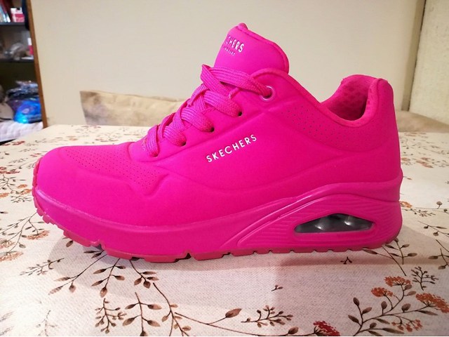 Nove zenske patike poznate marke Skechers Roze Original