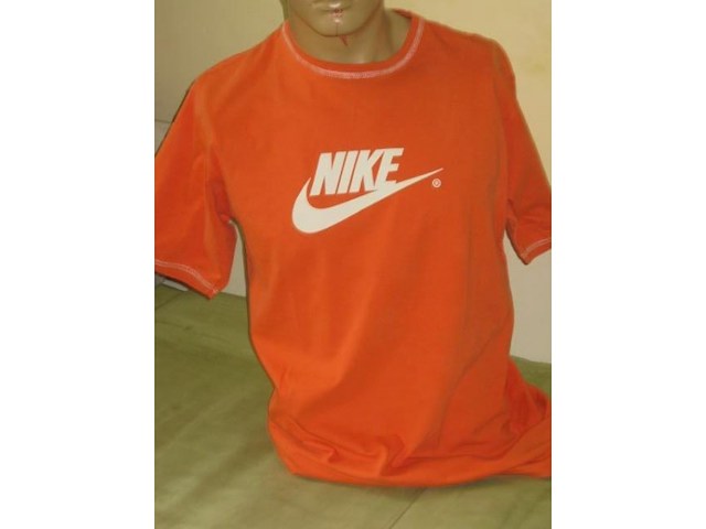 MAJICA  NIKE  (vel.M/L)