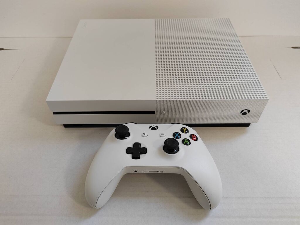 Xbox 360 slim čipovan 50 igrica Xbox 360 slim, čipovan, kućno je