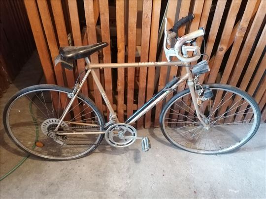 Prodajem dve stare bicikle