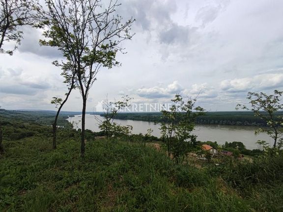 Građevinsko zemljište 27ari, pogled na Dunav-Beška