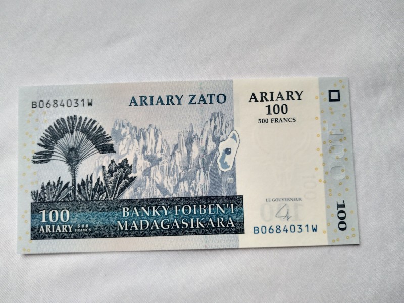 Madagaskar 100 ariary,2004 god.UNC