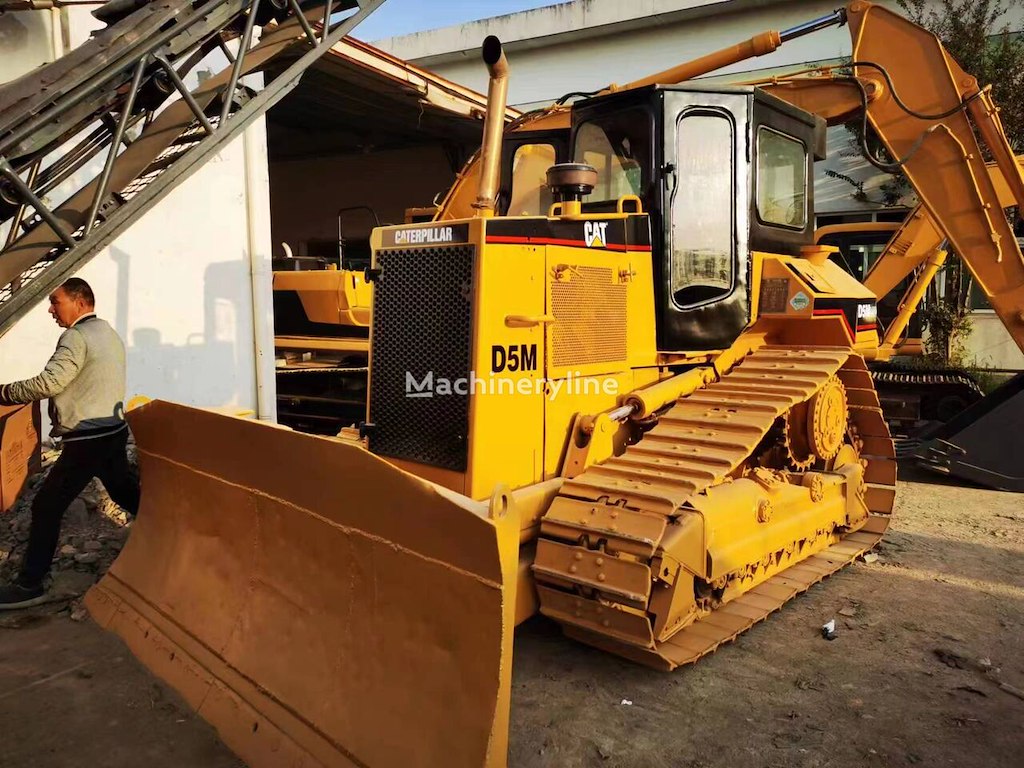 Caterpillar D5M buldožer