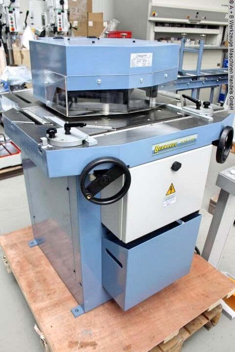 Nova Bernardo HA 200 x 6 VSW masina za ugaono secenje