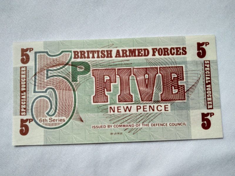 Britis armed forces 5 new pence,1972 god.UNC