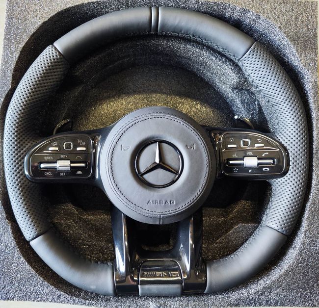 Mercedes Benz volan AMG crni