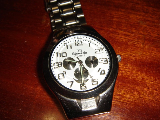 Nekorišćen muški sat iz uvoza  RICARDO