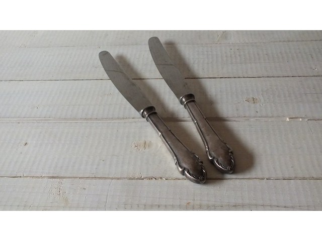 Dva noža Solingen sa posrebrenim drškama 90