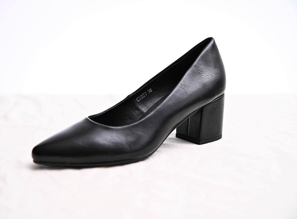 Ženske cipele na malu petu C2201 crna