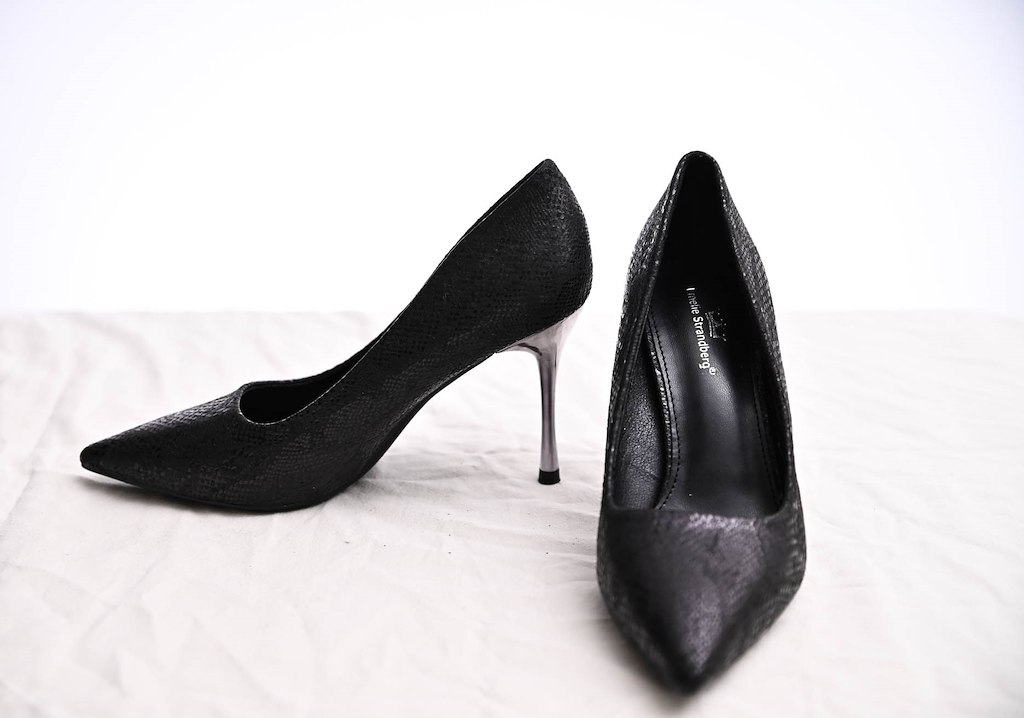 Ženske elegantne cipele na štiklu C239 crna 1
