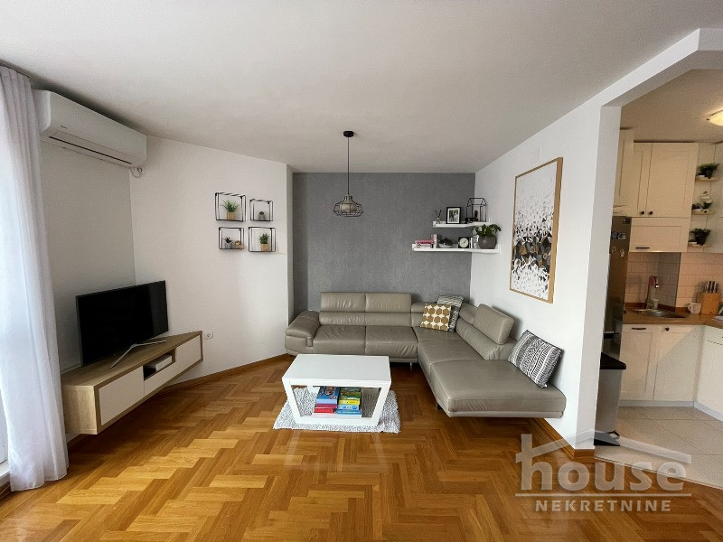 Stan,NOVI SAD,CENTAR 80m2,204970€ , ID: 1058718