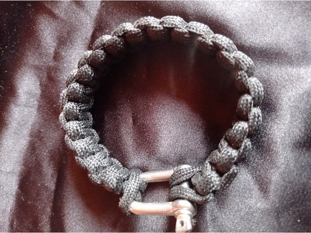 Paracord narukvica