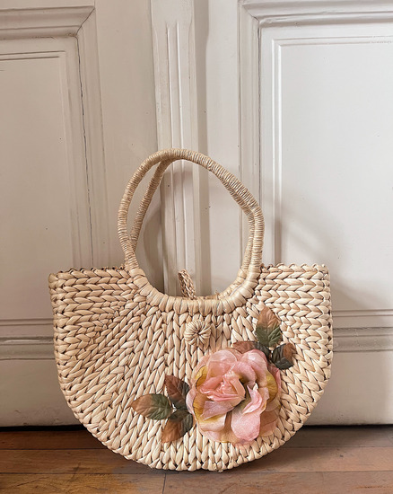 Pletena torba sa cvetićem