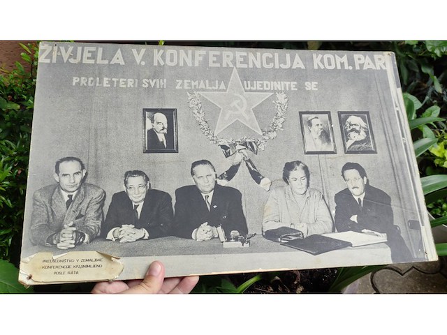 OGROMNA FOTOGRAFIJA NA ŠPER PLOČI SFRJ, TITO