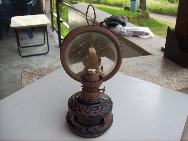 Stara lampa sa ogledalom