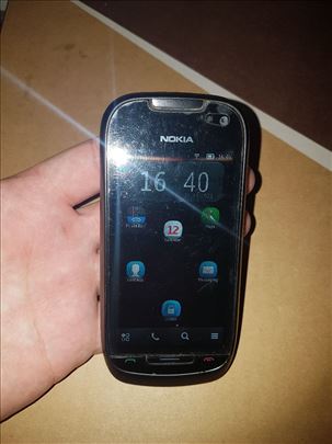 Nokia 701 symbian smart fon kome rade nokia mape