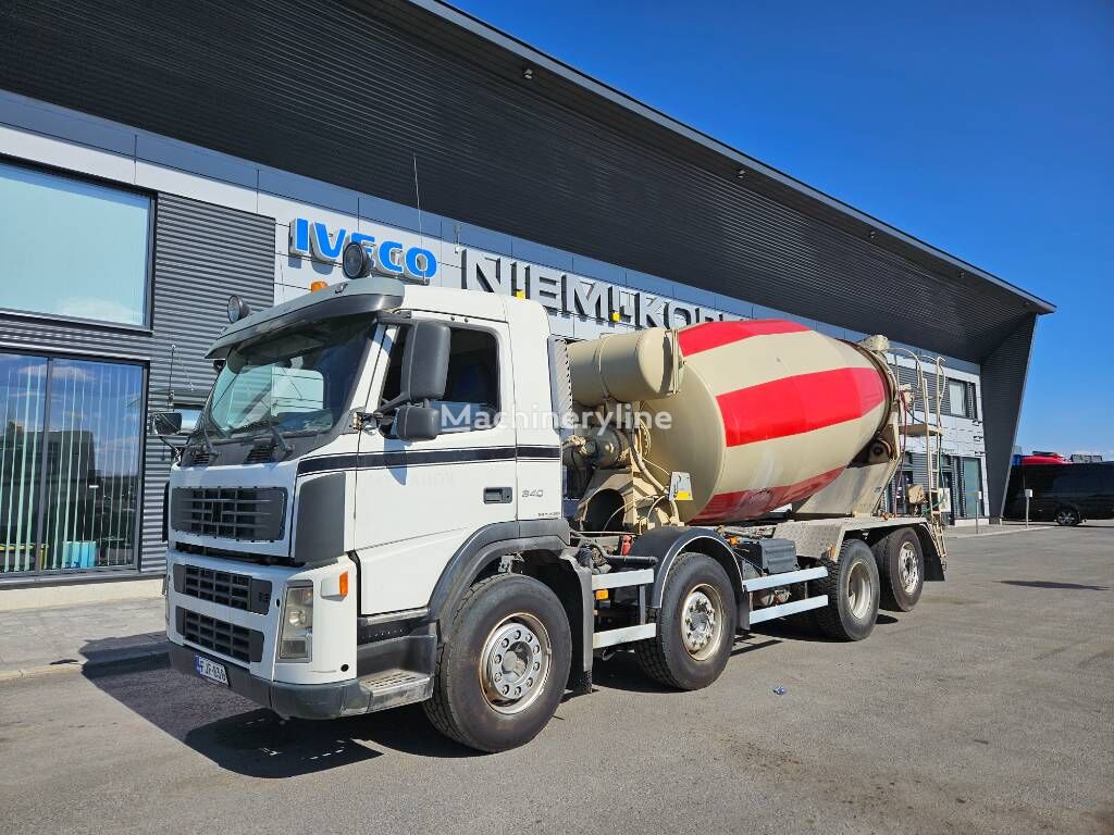 Karrena na šasiji Volvo FM 12 8x2 kamion s mešalicom za beton