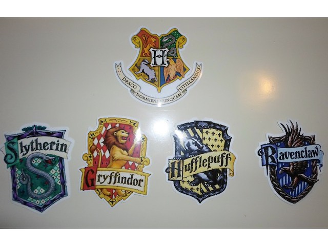 Hogwarts (Griffindor/Hufflepuff/Slytherin/Ravenclaw)