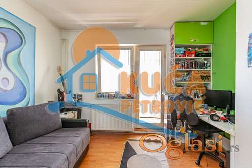 Jednoiposoban stan i apartman, tržni centar Roda, peti sprat, cg