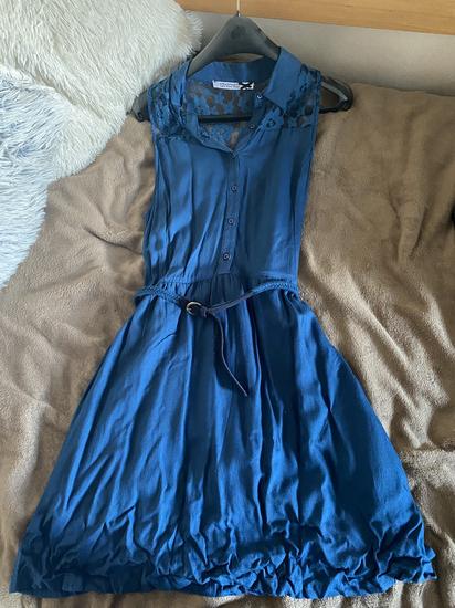 Plava haljina sa čipkastim leđima