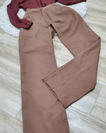 Pantalone sirih nogavica