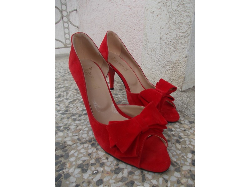 Predivne crvene cipele sa masnom NOVO