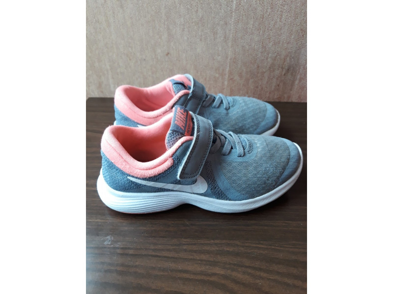 PATIKE "NIKE" br. 29,5/19,5cm.