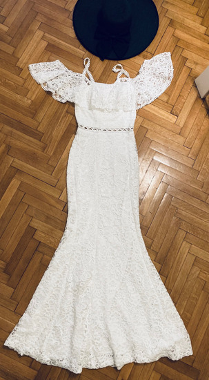 Prelepa bela svečana haljina