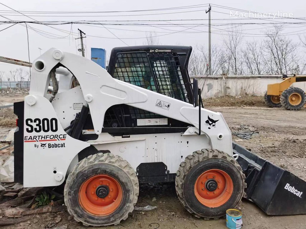 Bobcat S300 mini utovarivač