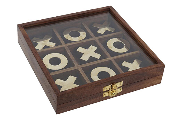 Društvena igra x/o u kutiji 18x18x3,5