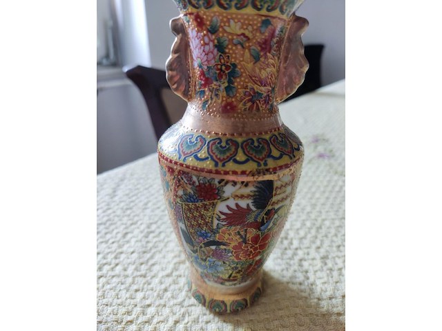 Kineska vaza visine 15 cm