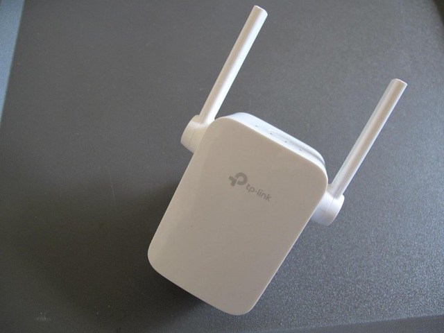 TP-LINK  RE205  - bežični Range Extender 750Mbs