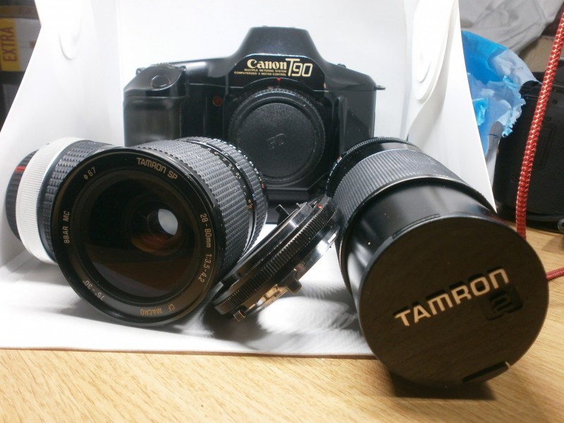 Canon T90 sa opremom