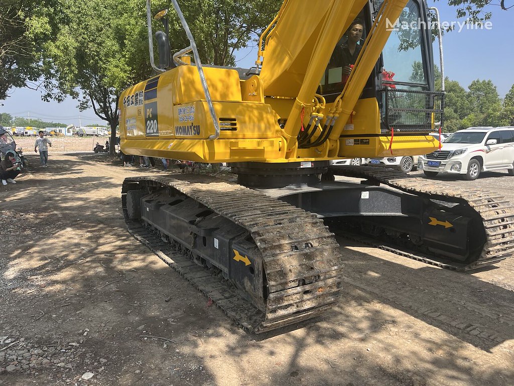 Komatsu PC220-8 bager guseničar