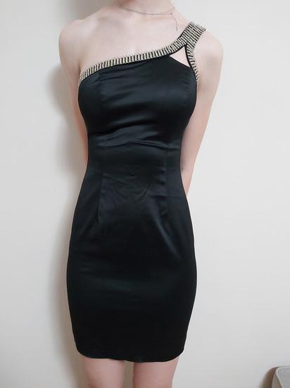 Elegantna crna haljina